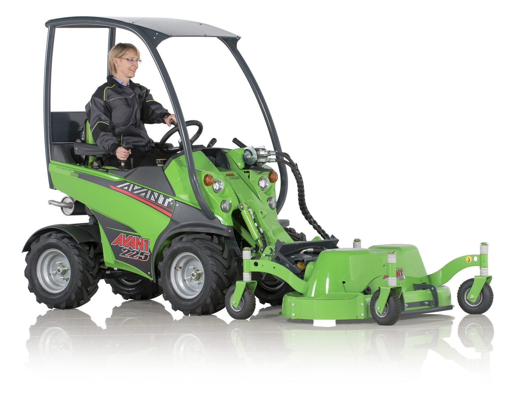 Avant 200 – компактный мини-погрузчик для дачи и хозяйства